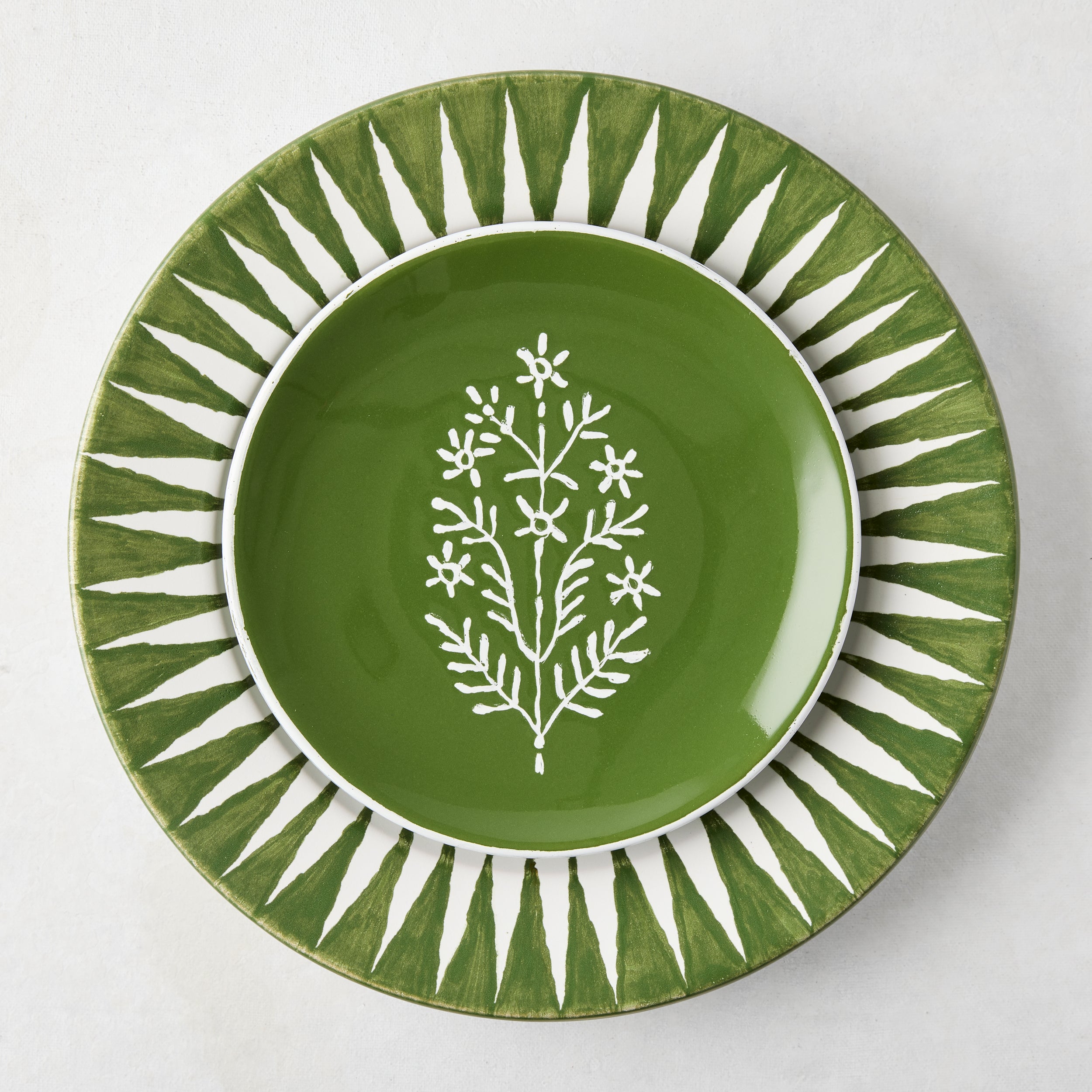 Peter Dunham + Hudson Grace Olive Green Hand-Painted Sunburst Dinner P ...